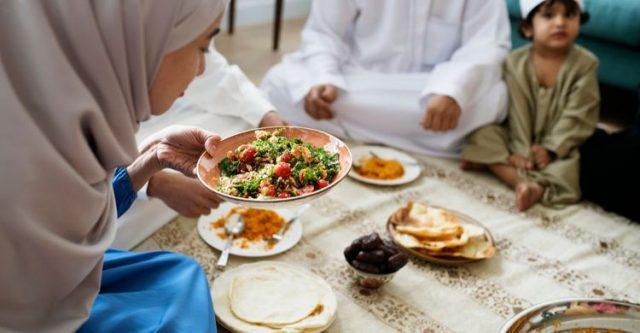 Los 5 países donde está bien visto eructar